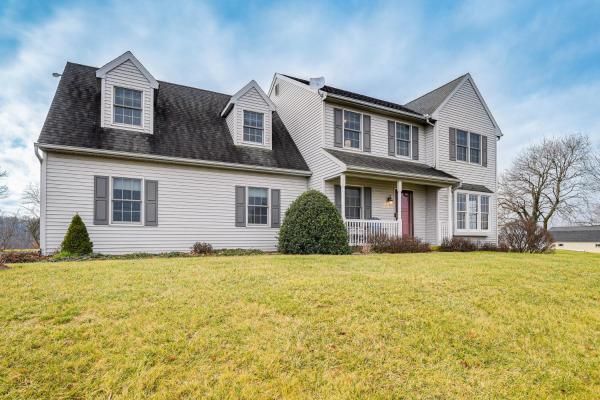 4 Mi To The Amish Village Spacious Home With Deck! - Strasburg, PA