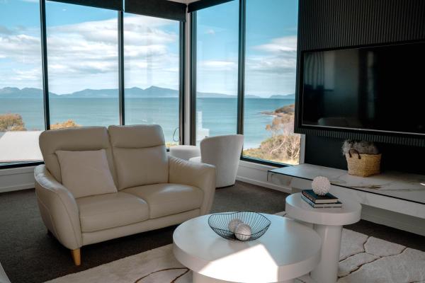 The White House ~ Your Ultimate Escape! - Swansea