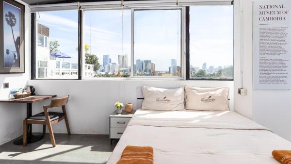 Sky Hotel Central Phnom Penh - Rooms & Apartments - Phnom Penh