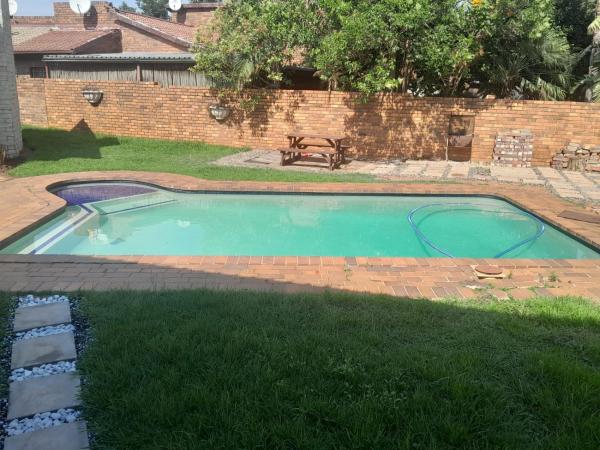 Transit Haven - 2 Bed Retreat - Kempton Park