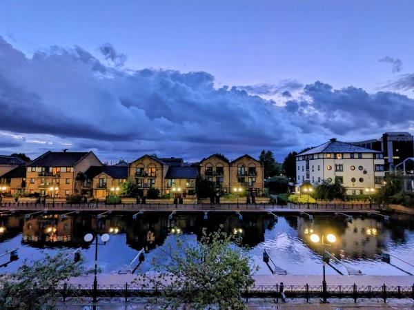 Canary Wharf Waterside Flat - Leyton