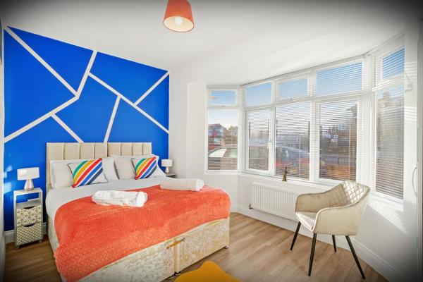Elegant 3-bed Apartment With Free Onsite Parking In Enfield - Out Door Patio - Big Savings On Longer Stays - Chingford