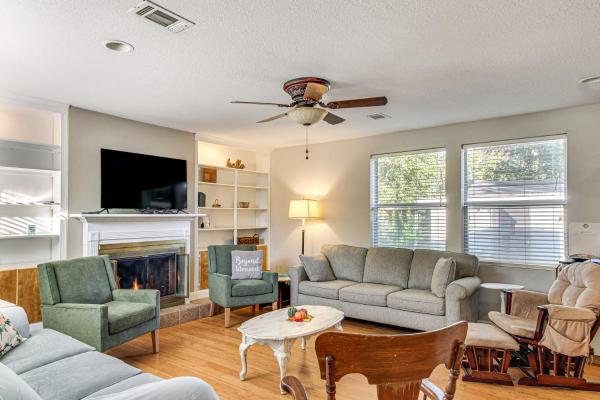 7 Mi To Pensacola Beach Home With Pet-friendly Yard - Pensacola, FL