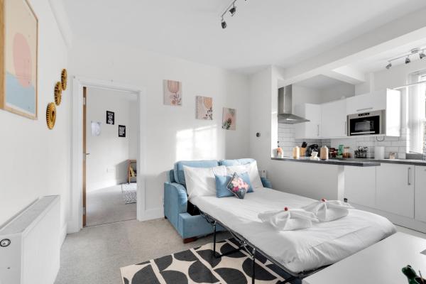 Work-from-home 1 Bed Sanctuary - 1-min Walk To Chiswick Park Tube, A 20-min Commute To Central London - Hampton