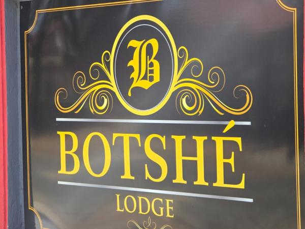 Botshe Lodge In Vanderbiljpark - Vanderbijlpark