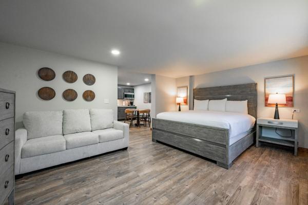 Cove Creek Lodge 107 Lakeside Executive King Suite - Deep Creek Lake, MD