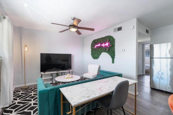 Mins 2 Downtown - King Bed - Private Stays - Austin