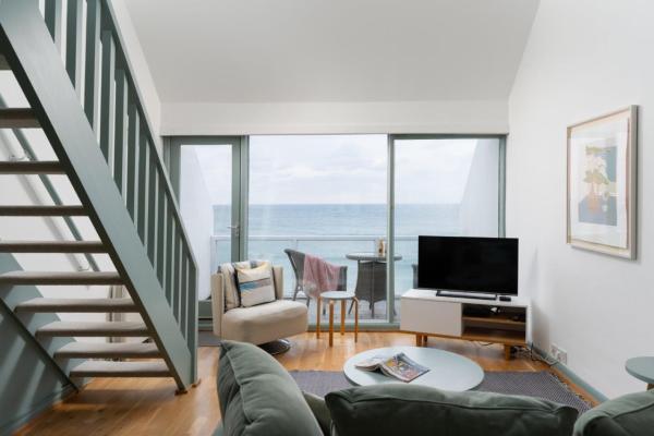 22 Piazza - Porthmeor Beach