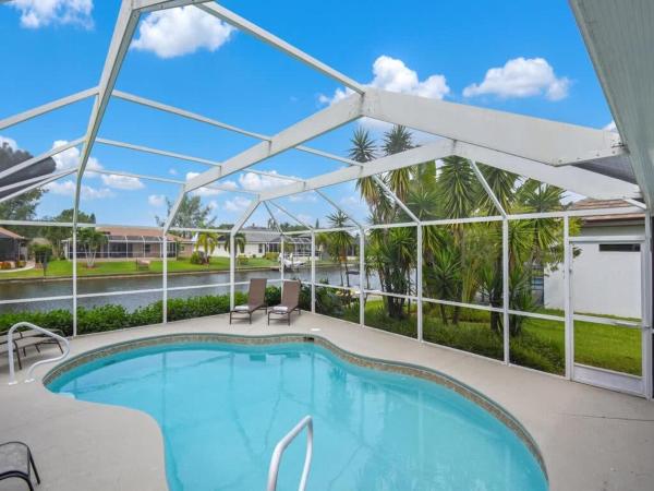 Sunshine Home Retreat Heated Pool On Canal - Cape Coral, FL
