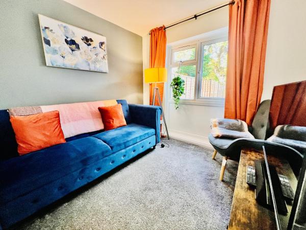 New!! Refurbished 4 Bedroom House In The Heart Of Basildon I Weekly Or Monthly Stay Offer I Free Parking I Sleeps 7 - Basildon
