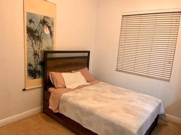 Fort Lauderdale Oasis Private Rooms In Shared House - Hollywood, FL