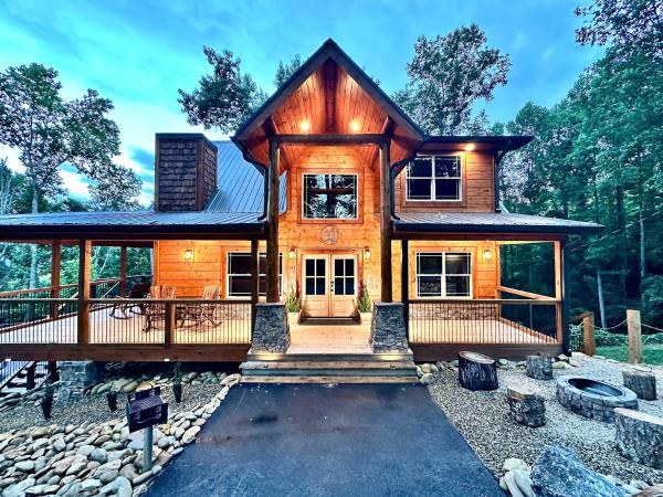 Smoky Mist Ridge - New! Relaxing Luxury Cabin Getaway! - Pigeon Forge, TN