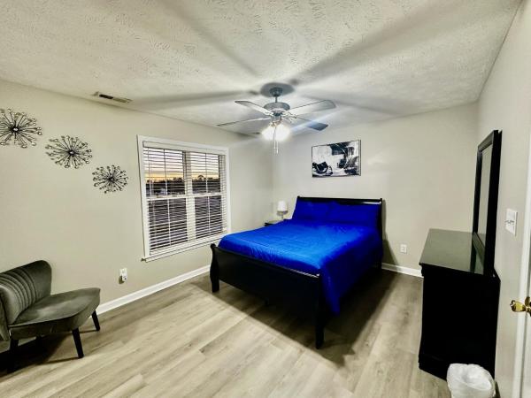 Haven Away From Home Ideal For Long Term Stays - Fayetteville, NC