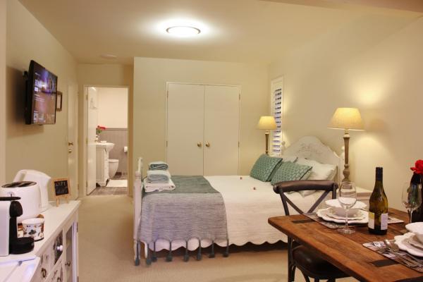 Private Studio On Judi's Vineyard - Brightwater