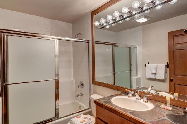 Free Skycard Act - Ski Area Views, Private Hot Tub, Gas Fireplace-above The Fray - Breckenridge, CO