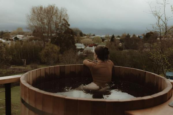 The Eco Cabin Tasmania - Cedar Hot Tub - Deloraine