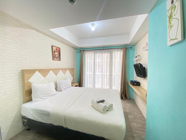 Modern And Comfy Studio Room At Grand Asia Afrika Apartment By Travelio - Bandung