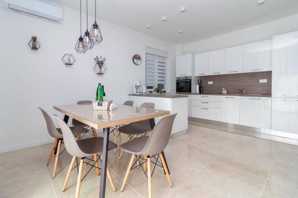 Apartment Vita Mare With Pool 50 Meters From The Sea - Nin