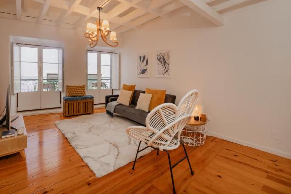 Stylish Getaway In A Mezzanine Flat By The Castle - Alfama