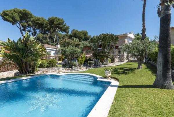 Catalunya Casas Superb Traditional Elegance Walking Distance To Beach - Cunit