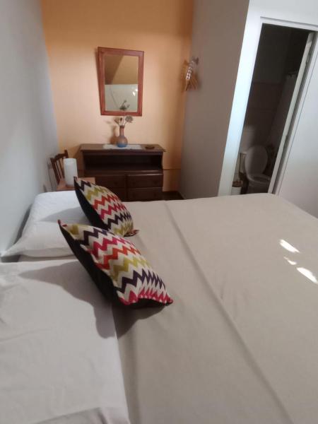 Habitación En Ciudad Con Baño Privado En Suite Y Cochera - Mendoza