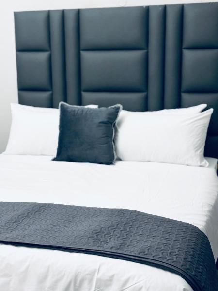 Stay-tiah Whyte Room - Durban