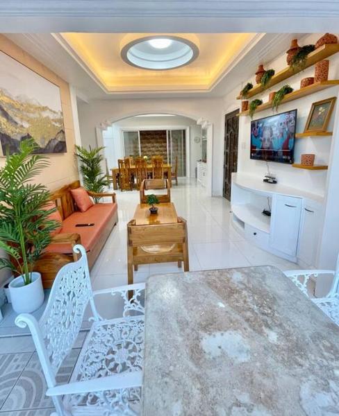 Spacious Prime Location With Free Parking - Iloilo City