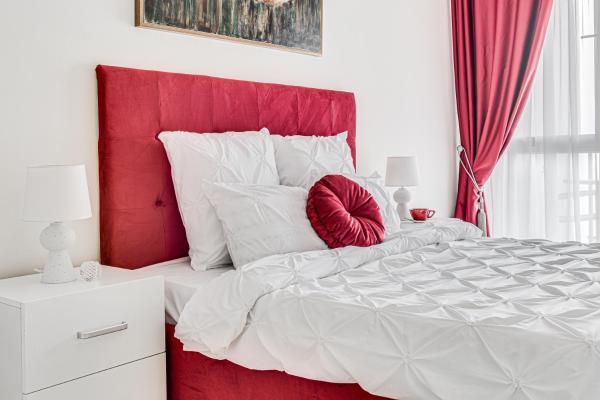 Ari - Ared Luxurious Apartments With Balcony & Free Parking - Romania