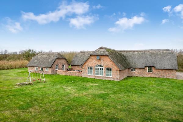 Fantastic Holiday Home With Pool And Spa For 20 People - Ulfborg