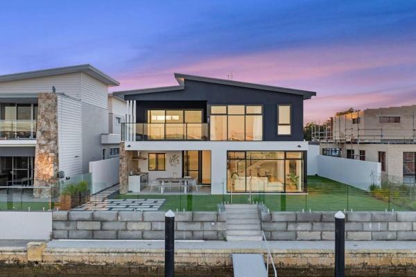 Ultimate Luxury On The Waterfront - Peppermint Grove Beach