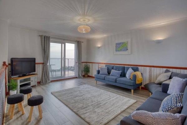 Large House With Panoramic Sea Views & Parking - Sennen Cove