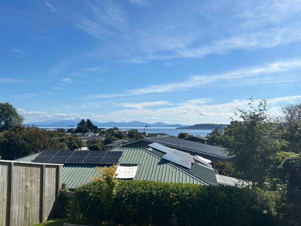 Lake Views In Great Area - Taupo