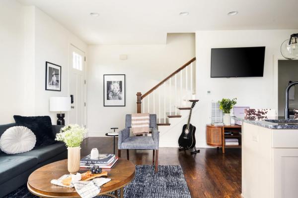 Hart Suite Buyout 1 By Avantstay Two Town House Buyout W Modern Amenities In Nashville - Nashville, TN