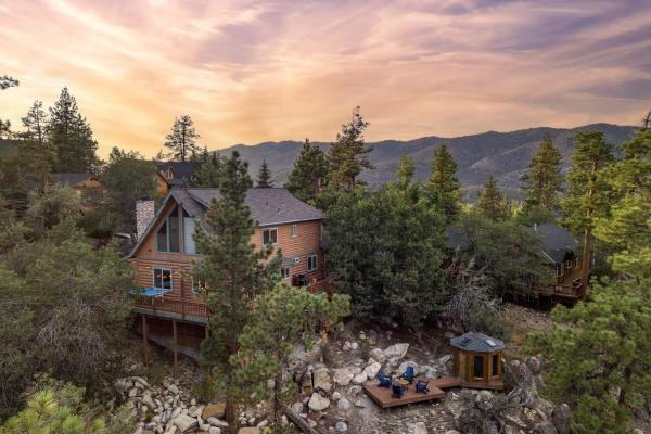 Tanglewood By Avantstay 10mins To Bear Mountain Contemporary Hillside Cabin - Big Bear Lake, CA