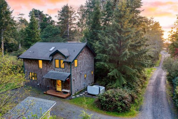 Loli’s Place By Avantstay Walk To The Beach Private Hot Tub - Cannon Beach, OR