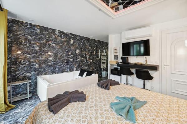 Love Room - La Création D'adam Avec Jacuzzi - Corbeil-Essonnes