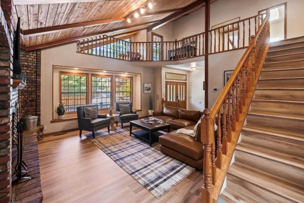 Alpenglow Chateau By Avantstay Ideal Big Bear Location W Pool Table Hot Tub - Big Bear Lake, CA