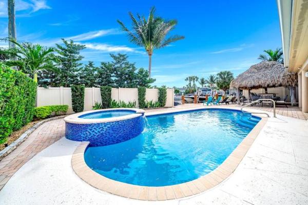 Luxury Water Front, Heated Pool & Jacuzzi, 5bdrm - Broward County, FL