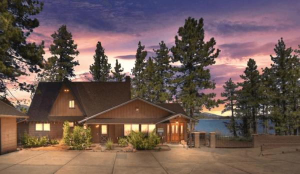 Lakefront Dock Hot Tub Swingset Deck Views Classic Lake House By Avantstay - Big Bear Lake, CA