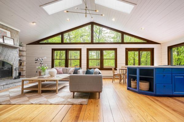 Half Moon By Avantstay 4br Cabin W Large Deck Yard W Patio Outdoor Dining - Great Barrington, MA