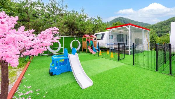 Pocheon Hanadulset Pet Caravan - South Korea