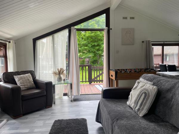 Cosy 3 Bedroom Wooden Lodge In South Cerney - South Cerney