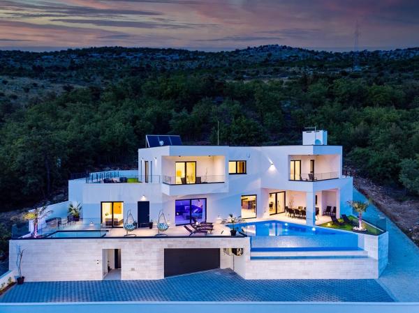 New! Villa Top Hill, Heated Infinity Pool, Jacuzzi, Sauna, 5 En-suite Bedrooms, A Media Room - Omiš