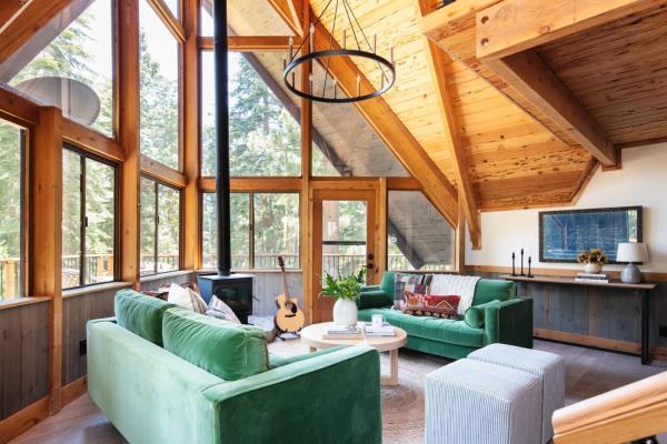 Timberline By Avantstay Stunning Chalet Cabin W Hot Tub Pool Table Home Theater - Tahoe City, CA