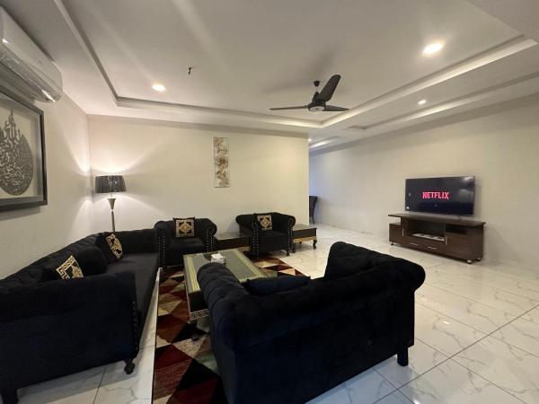 *Designer’s Luxurious 1bhk At Top Location Of Twin Cities!! - Islamabad