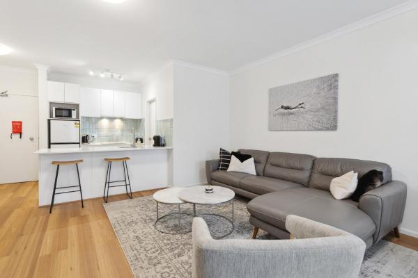 Regl20/11 - Regal In East Perth - Riverton