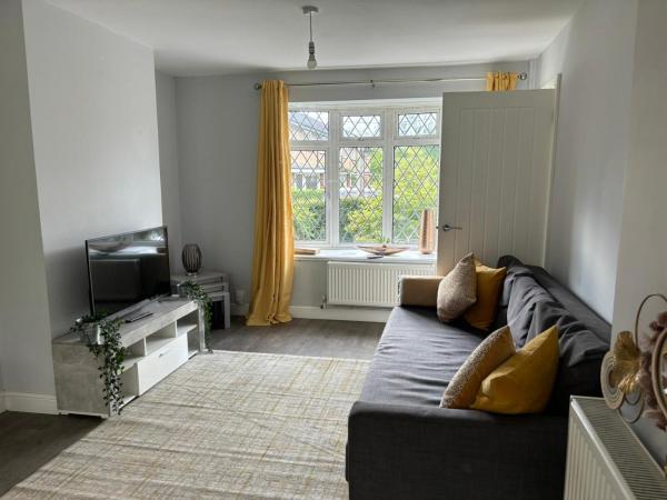Maiden Lane, Crawley Spacious 3br With Private Patio, Great For Long Stays, Contractors - Crawley