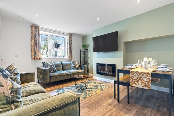 8 Eighth Ave · Retreat On The Green - Beautiful 4-bed Home - Pass The Keys - York
