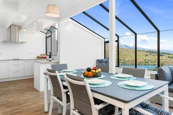 Nice Lake View Retreat - Queenstown