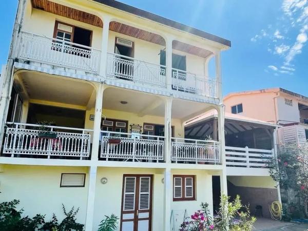 Maison Charmante Avec Vue Sur La Mer Et Montagnes, Les Anses-d'arlet. - Martinique